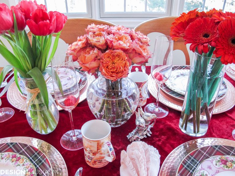 Valentine Table Decorations: Romantic Red and Pattern Mix