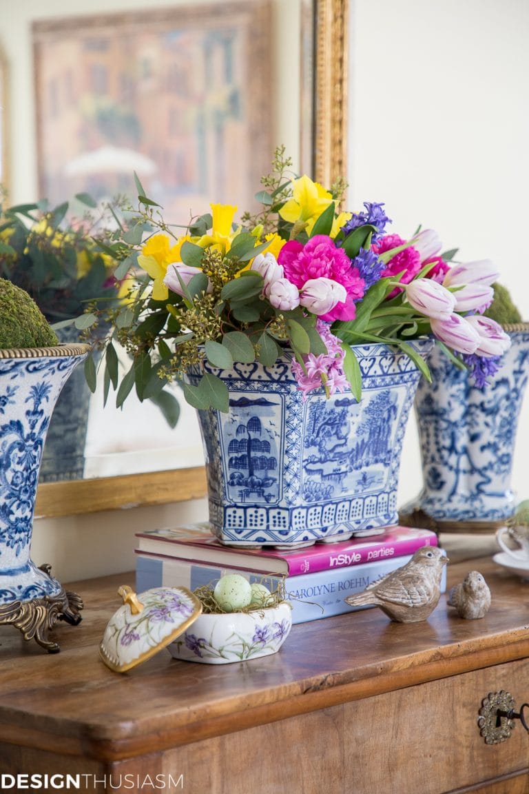 Spring Flowers: 7 Simple Tips for Styling a Seasonal Vignette