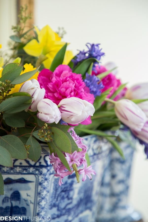 Spring Flowers: 7 Simple Tips for Styling a Seasonal Vignette