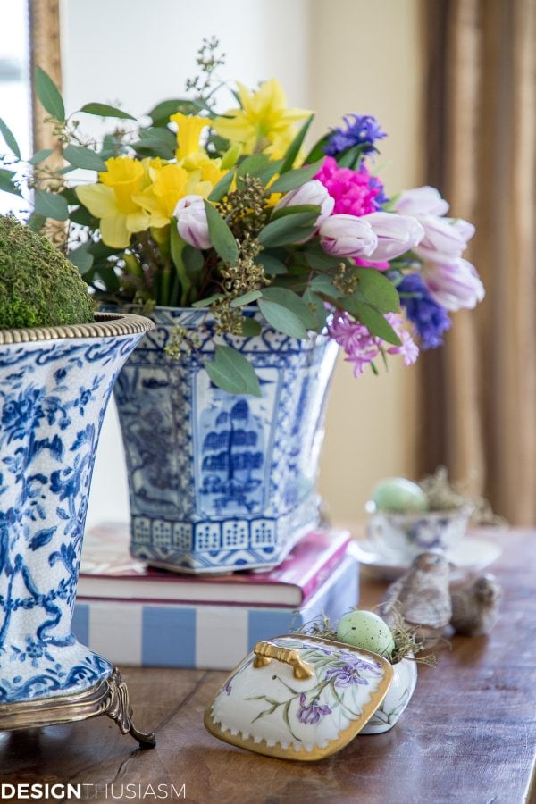 Spring Flowers: 7 Simple Tips for Styling a Seasonal Vignette
