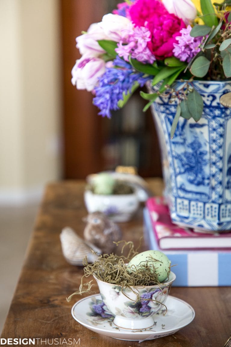 Spring Flowers: 7 Simple Tips for Styling a Seasonal Vignette