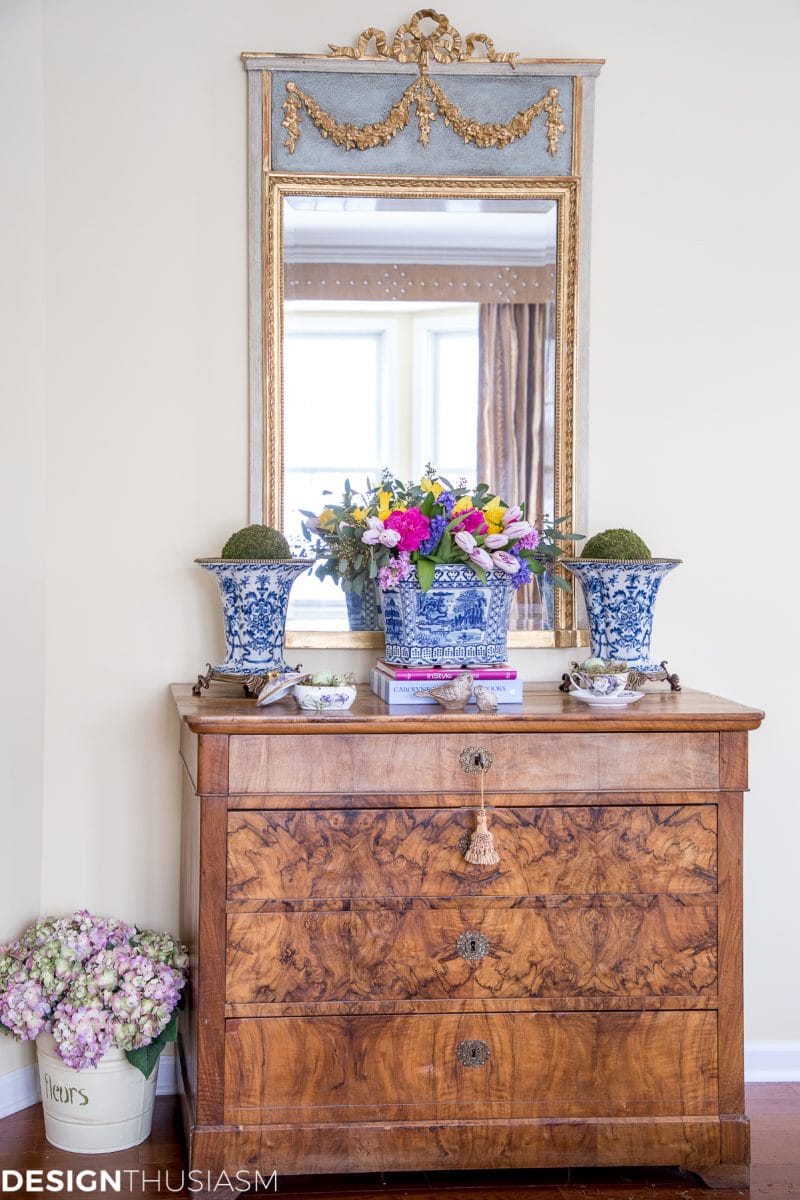 Spring Flowers: 7 Simple Tips for Styling a Seasonal Vignette