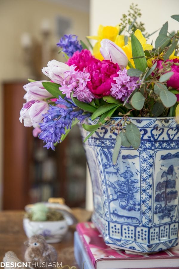 Spring Flowers: 7 Simple Tips for Styling a Seasonal Vignette