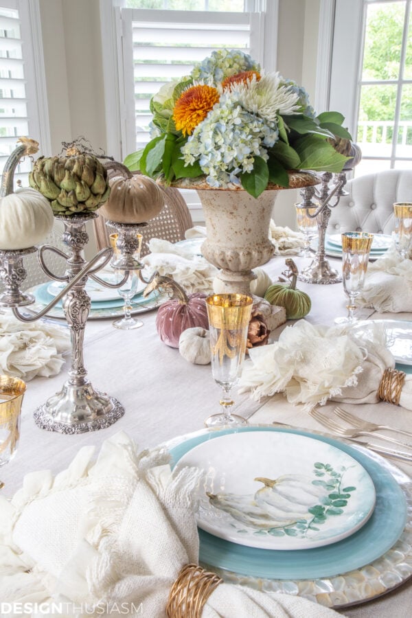 Fall Table Decor: How to Use Soft Colors in an Autumn Tablescape