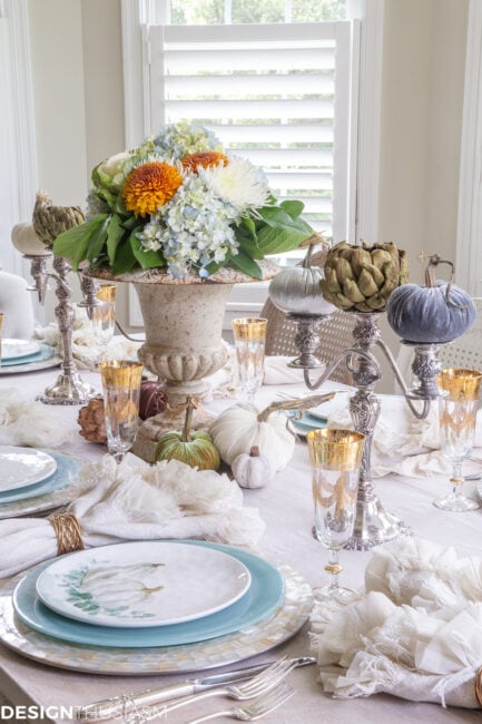 Fall Table Decor: How to Use Soft Colors in an Autumn Tablescape