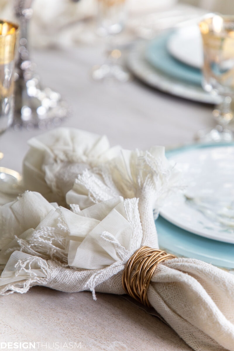 Fall Table Decor: How to Use Soft Colors in an Autumn Tablescape