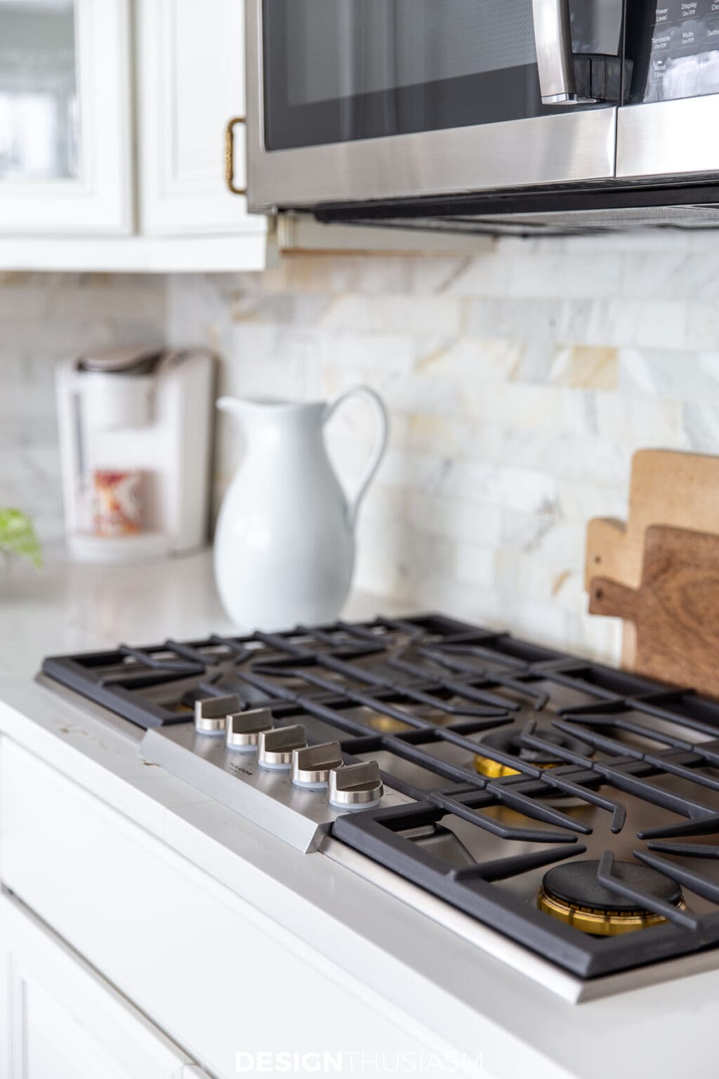 White Kitchen: Using White Quartz Countertops in a Kitchen Remodel