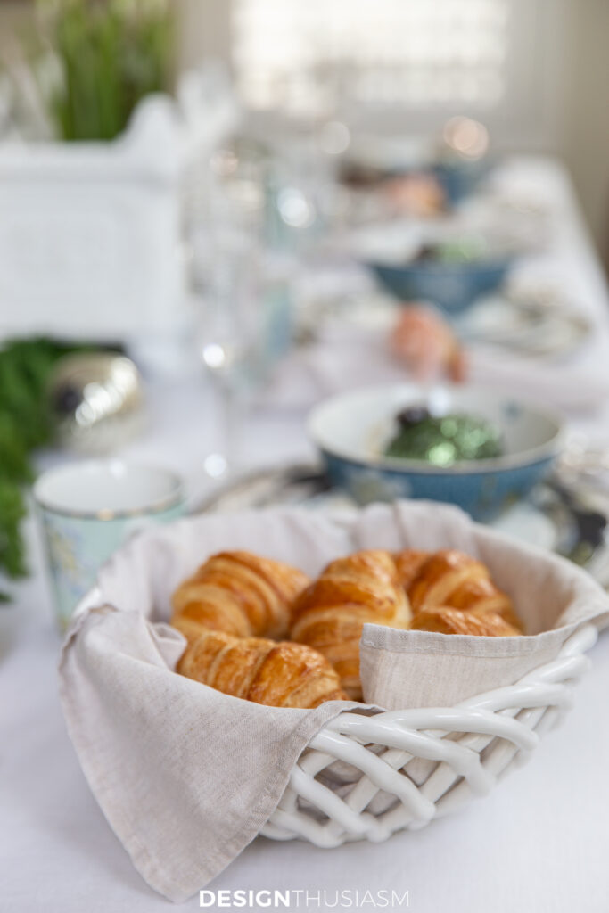 Tabletop Christmas Decorations: Set a Unique Table for Christmas Brunch