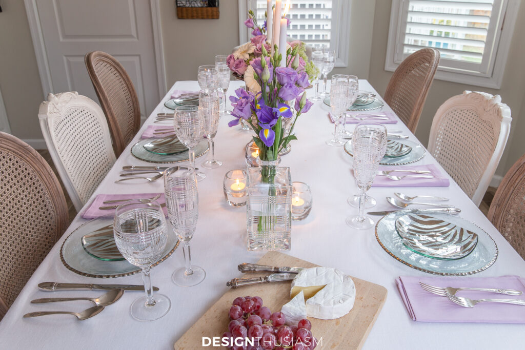 Party Table Decorations: Using Silver Tabletop Decor for New Years Dinner